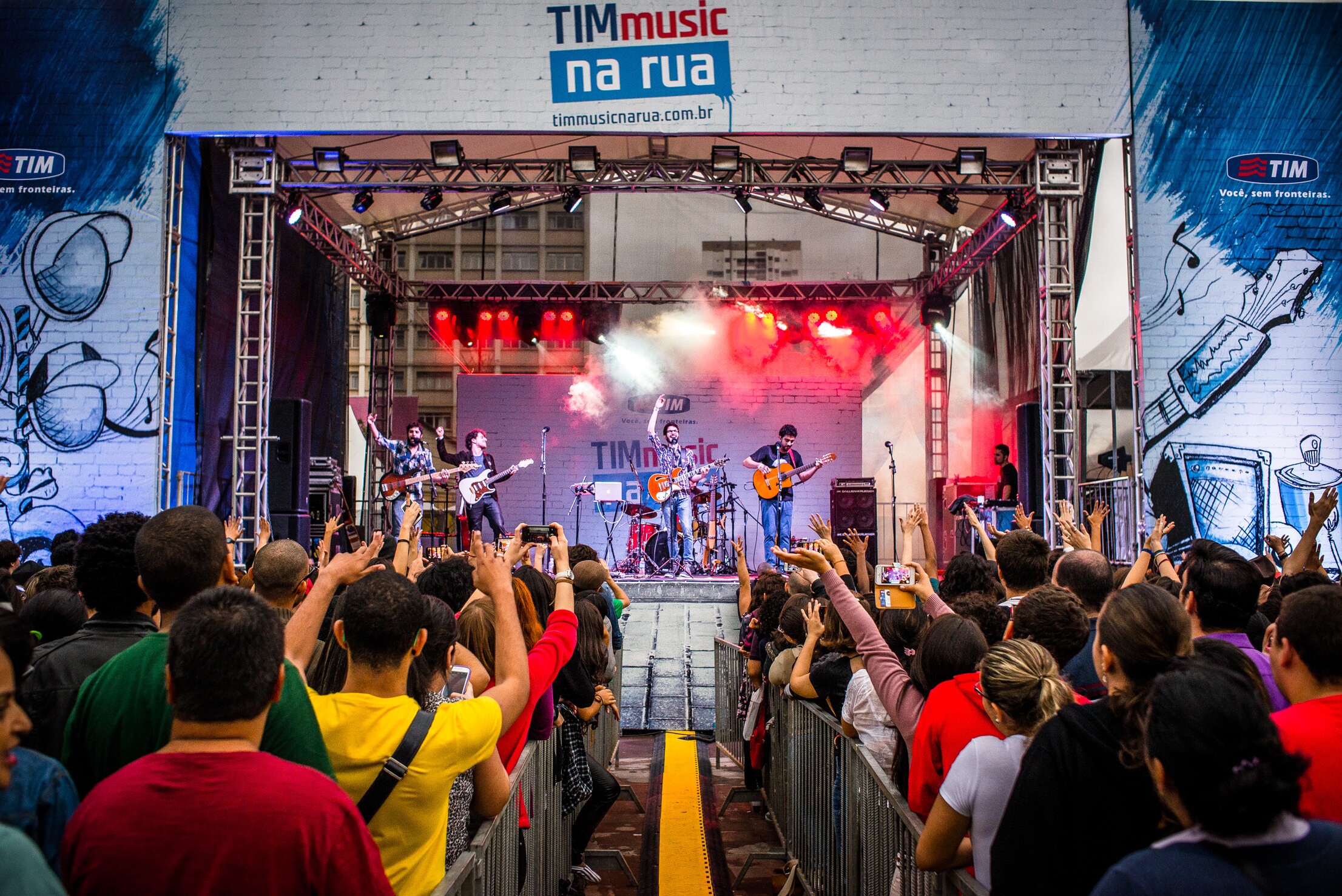 Tim Music agita ruas de São Paulo