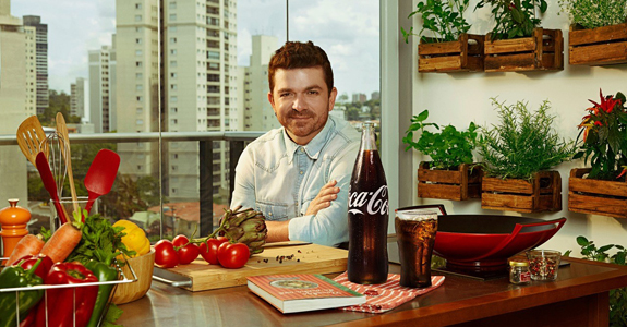 Coca-Cola promove jantares na casa de chefs e artistas