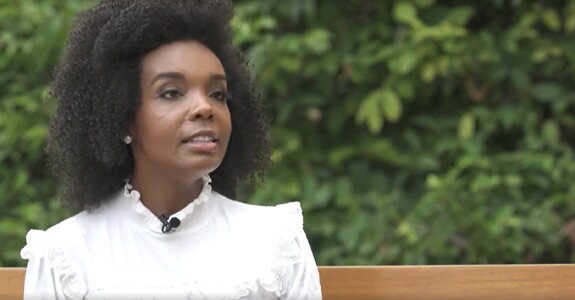 L’Oréal Paris contrata Thelma Assis como influenciadora