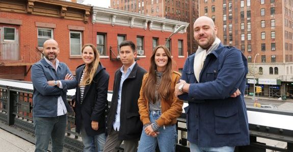 Em Nova York, David inaugura sexto escritório