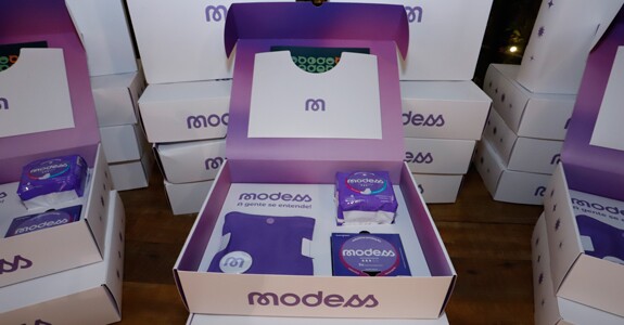 Modess, marca de absorventes, volta ao mercado