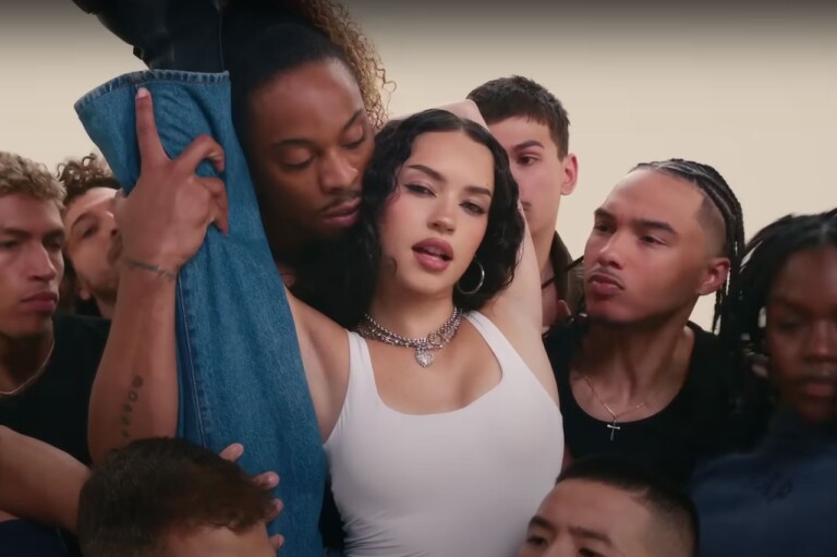 Gap celebra o jeans em campanha com girlband Katseye